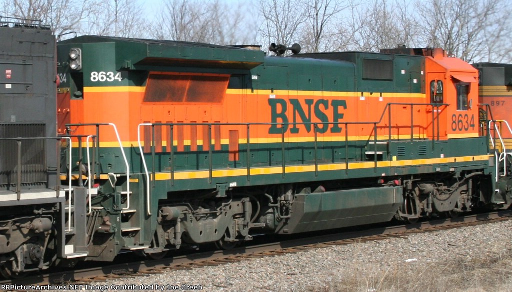 BNSF 8634